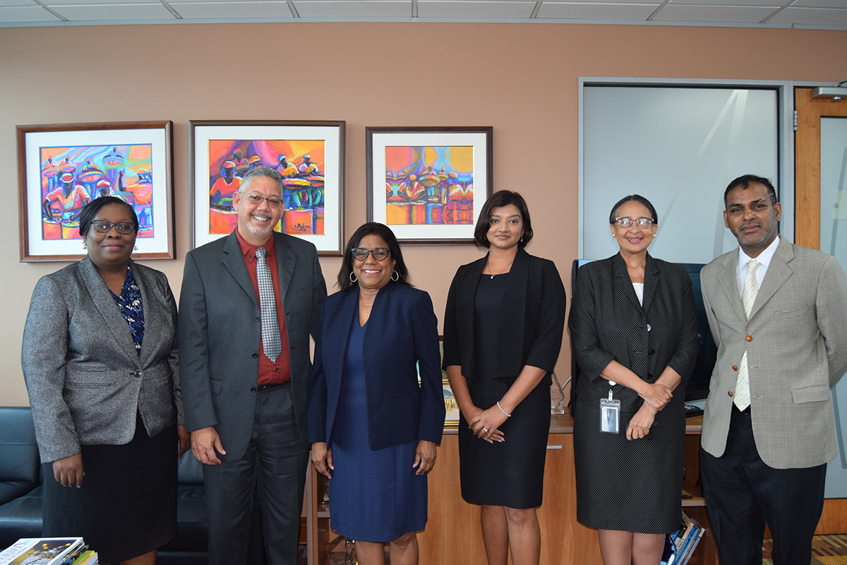 Trade Minister meets with the newly appointed Chief Executive Officer ...